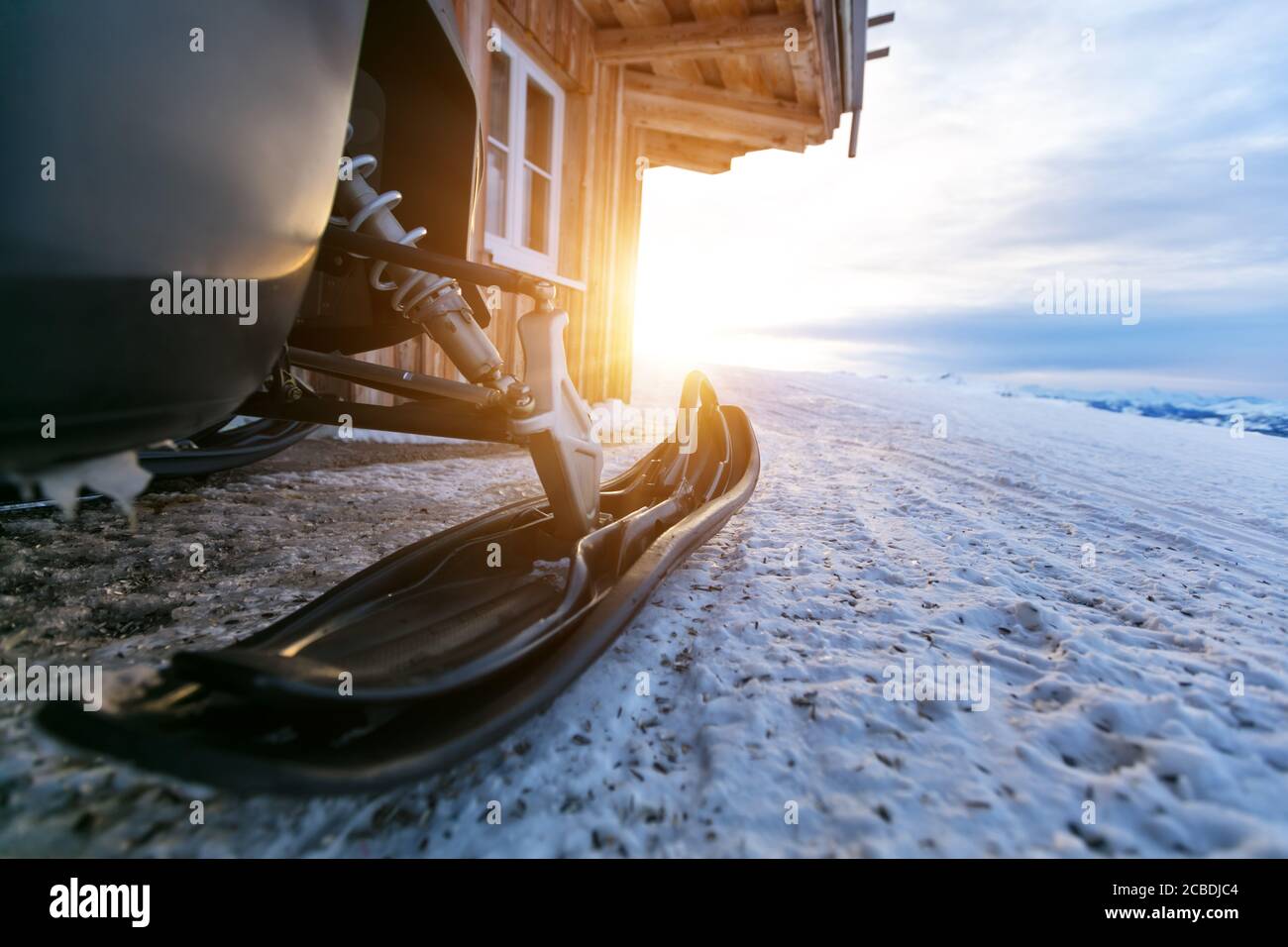 Cabin in mountains hi-res stock photography and images - Alamy