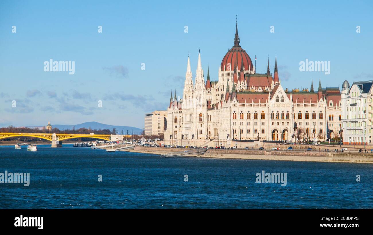 Symmetrical architecture hi-res stock photography and images - Alamy