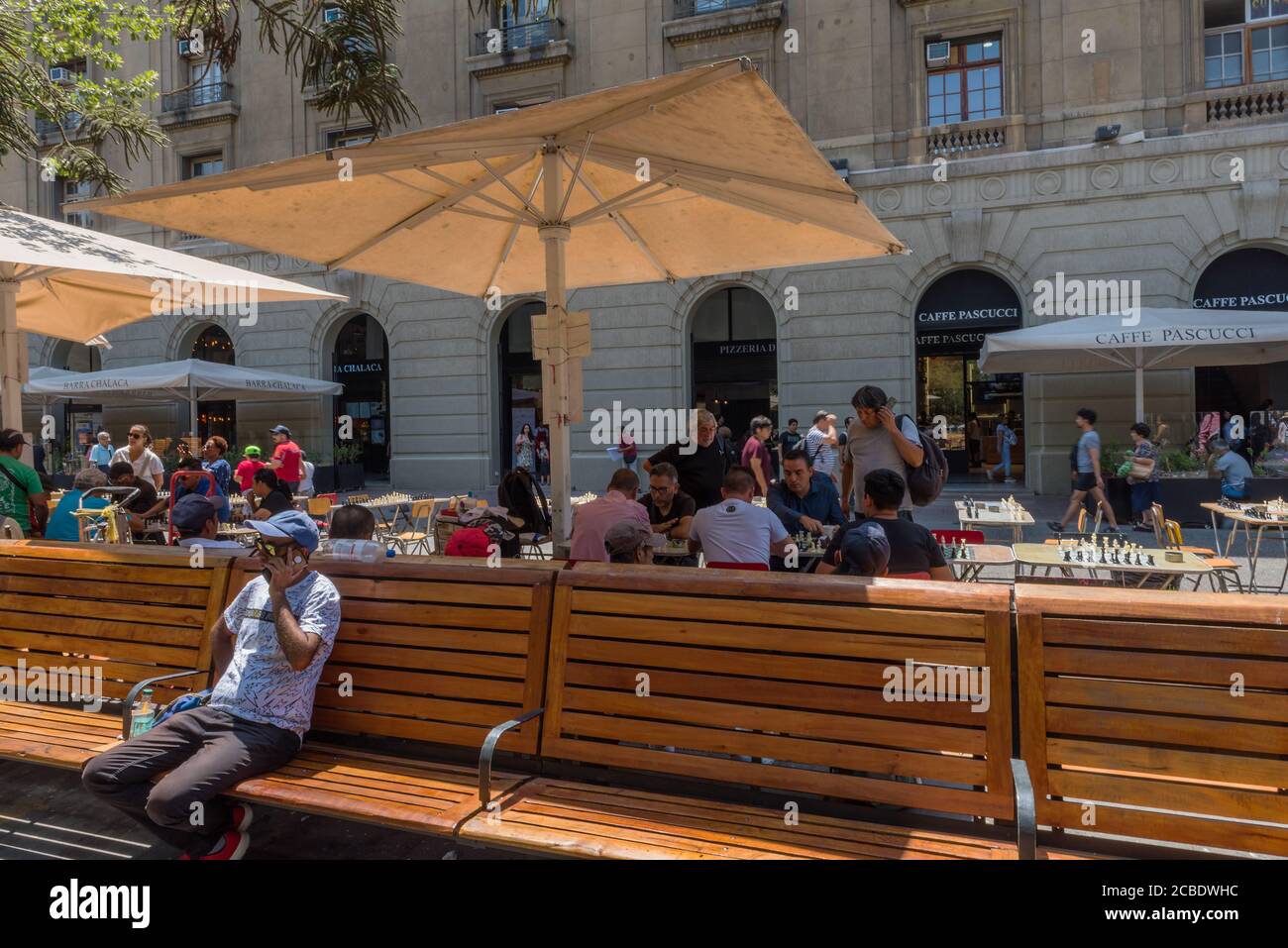 Chess players in the Plaza de Armas in Santiago, Chile Stock Photo - Alamy