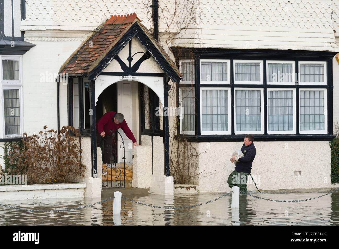 Sandbagging hi-res stock photography and images - Alamy