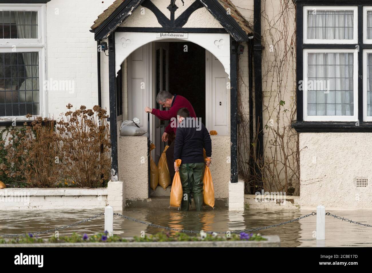 Sandbagging hi-res stock photography and images - Alamy
