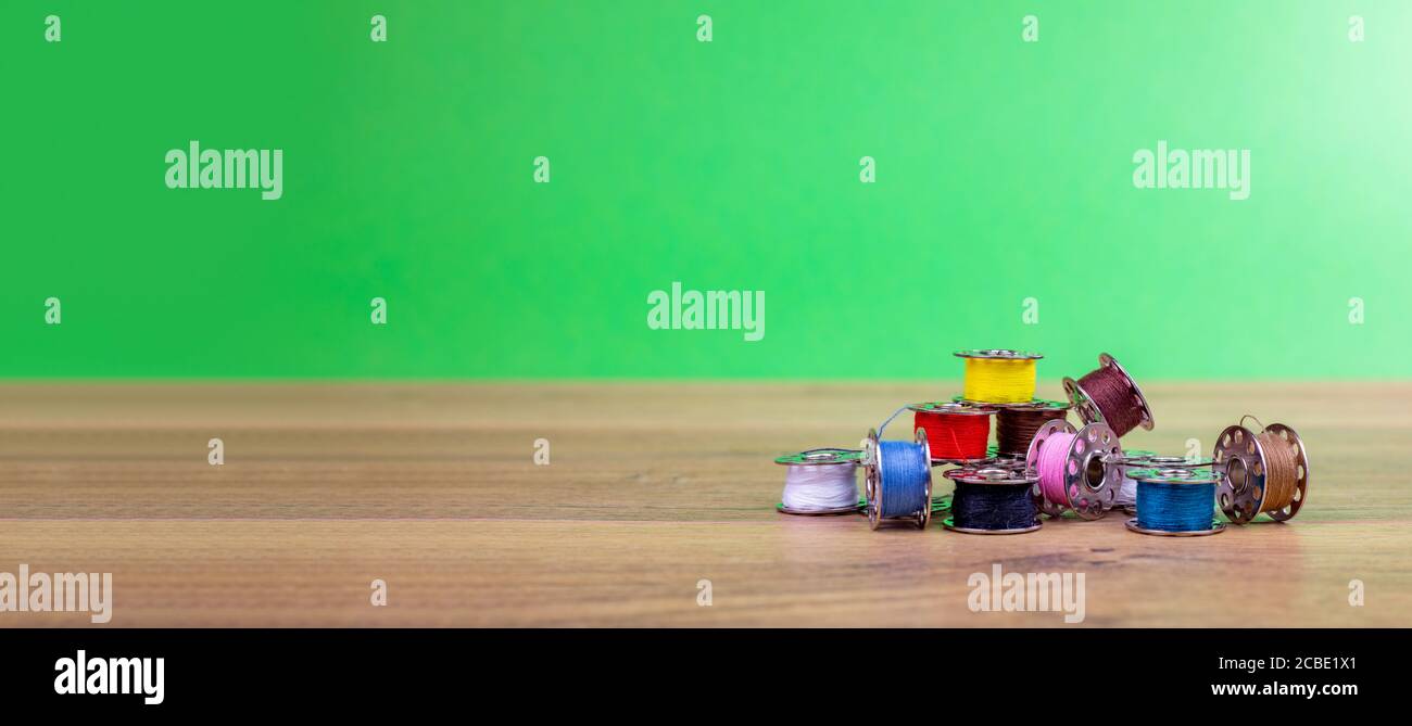 Pile of sewing thread spools hi-res stock photography and images - Alamy