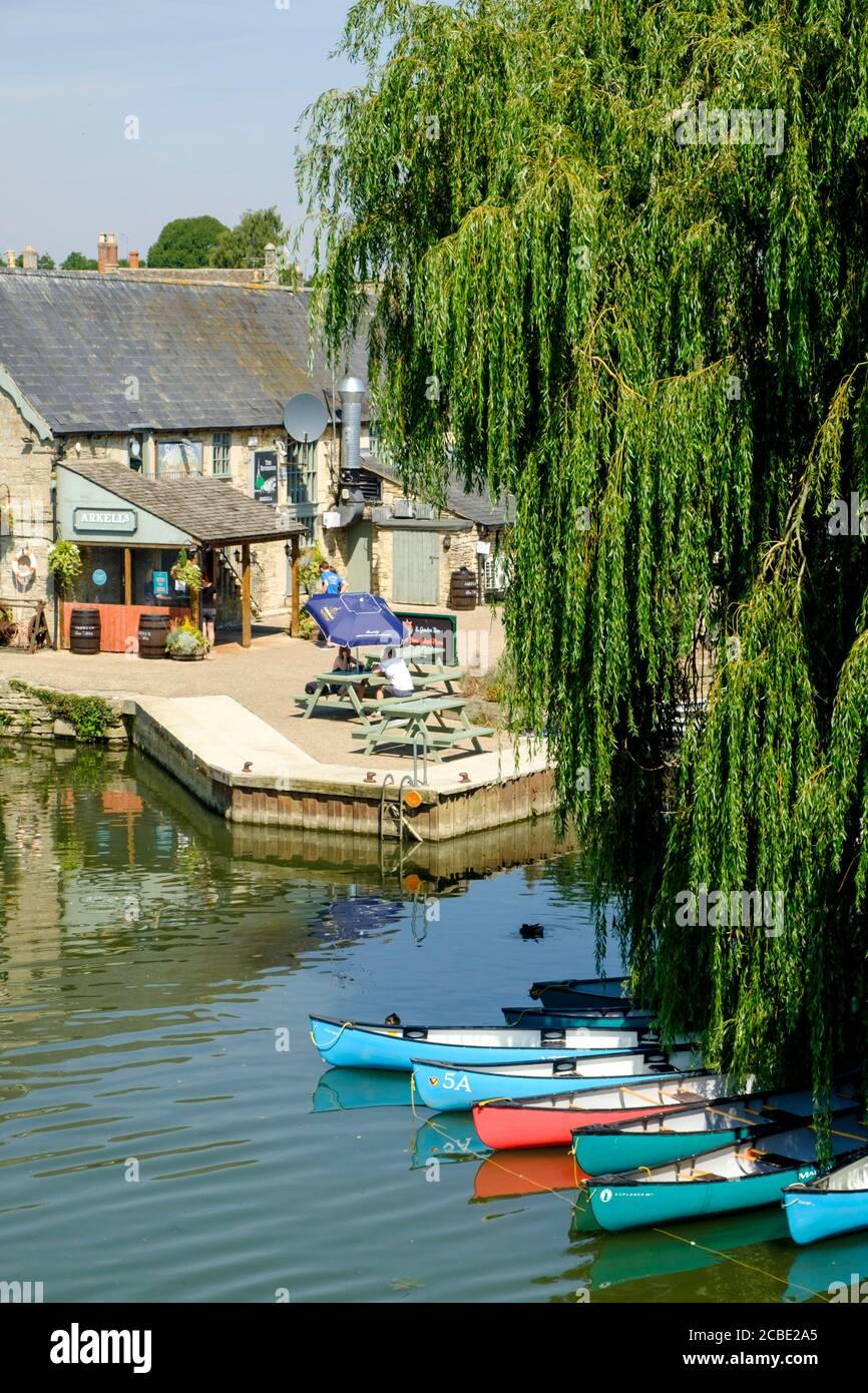 Lechlade on thames hi-res stock photography and images - Alamy