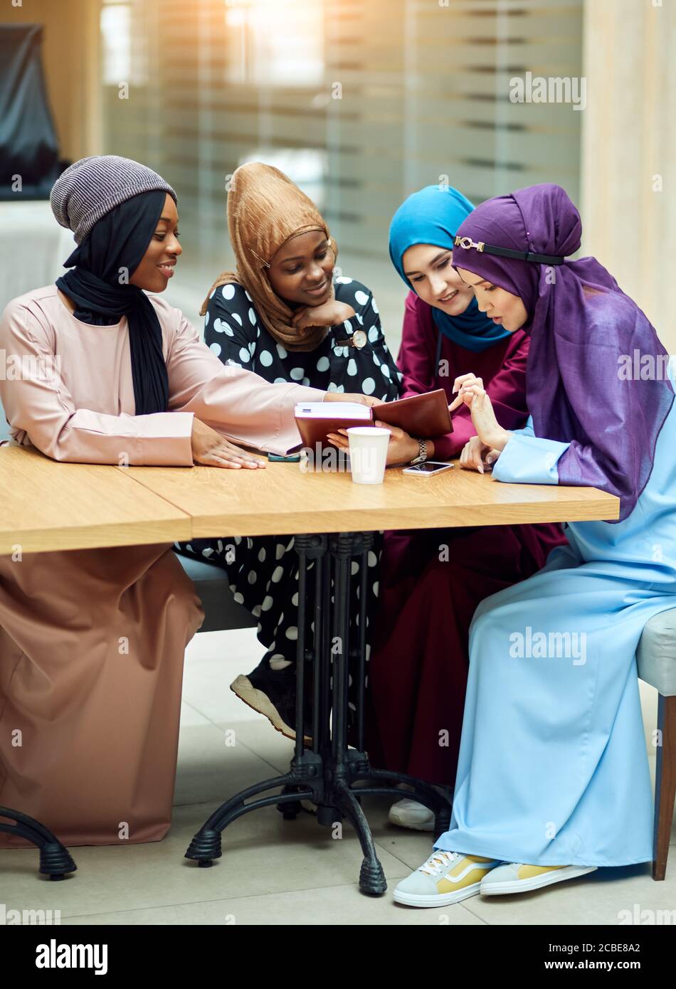 Saudi school girls hi-res stock photography and images - Alamy