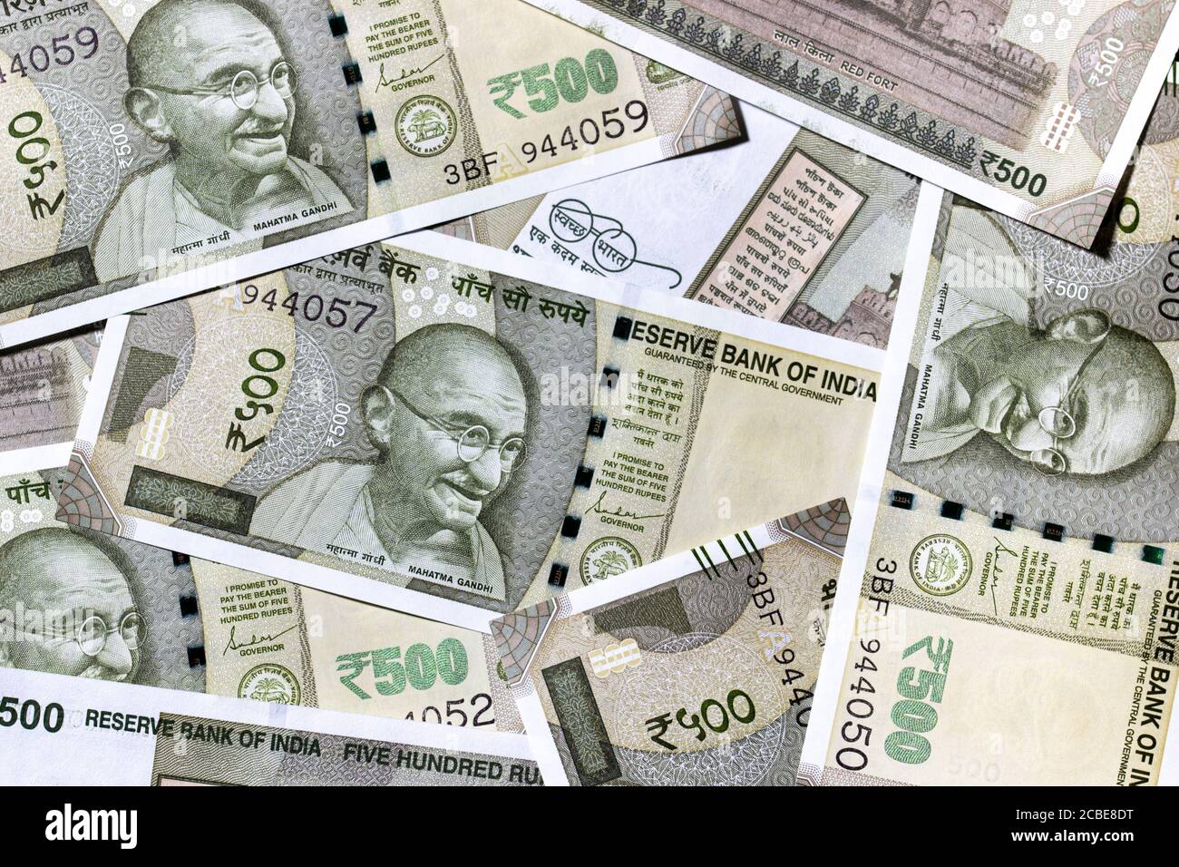 Bunch of 500 rupee notes displaying Mahatma Gandhi Stock Photo - Alamy