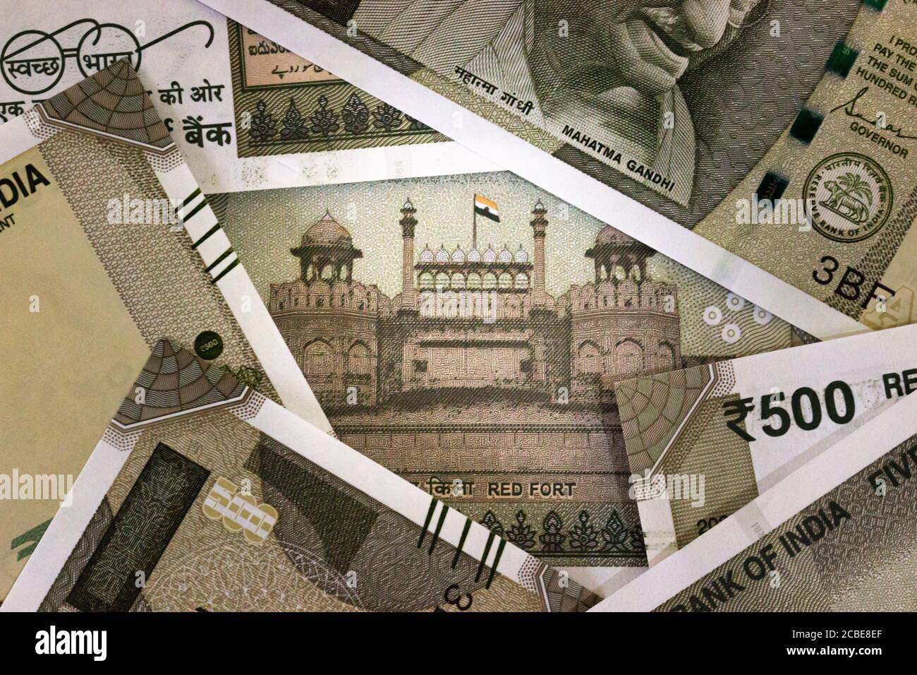 Macro image of 500 rupee indian currency displaying Red Fort Stock ...