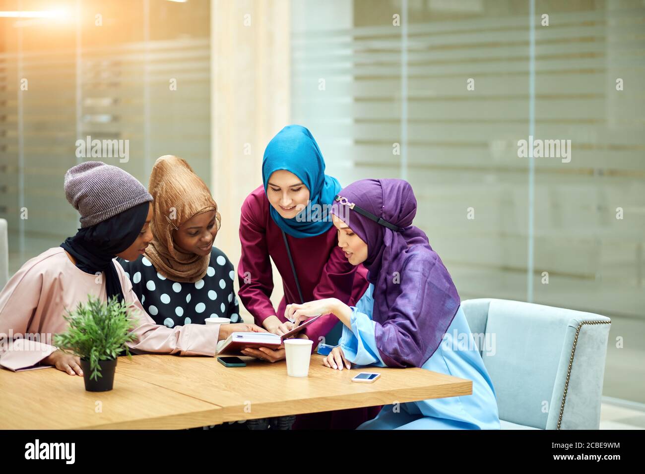 Arabic girls hi-res stock photography and images - Alamy