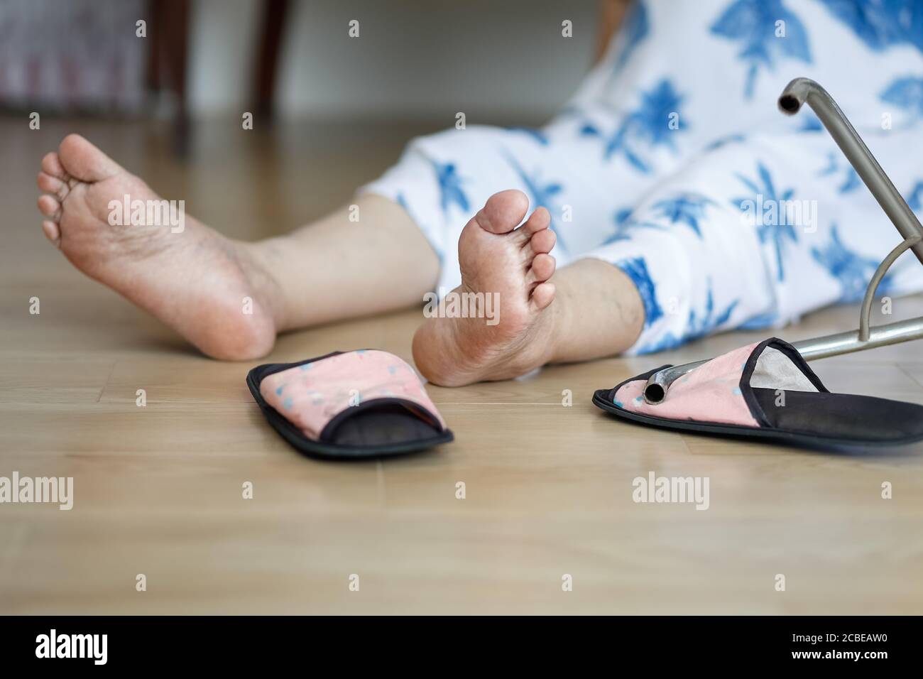 Elderly woman falling down at home ,hearth attack Stock Photo - Alamy