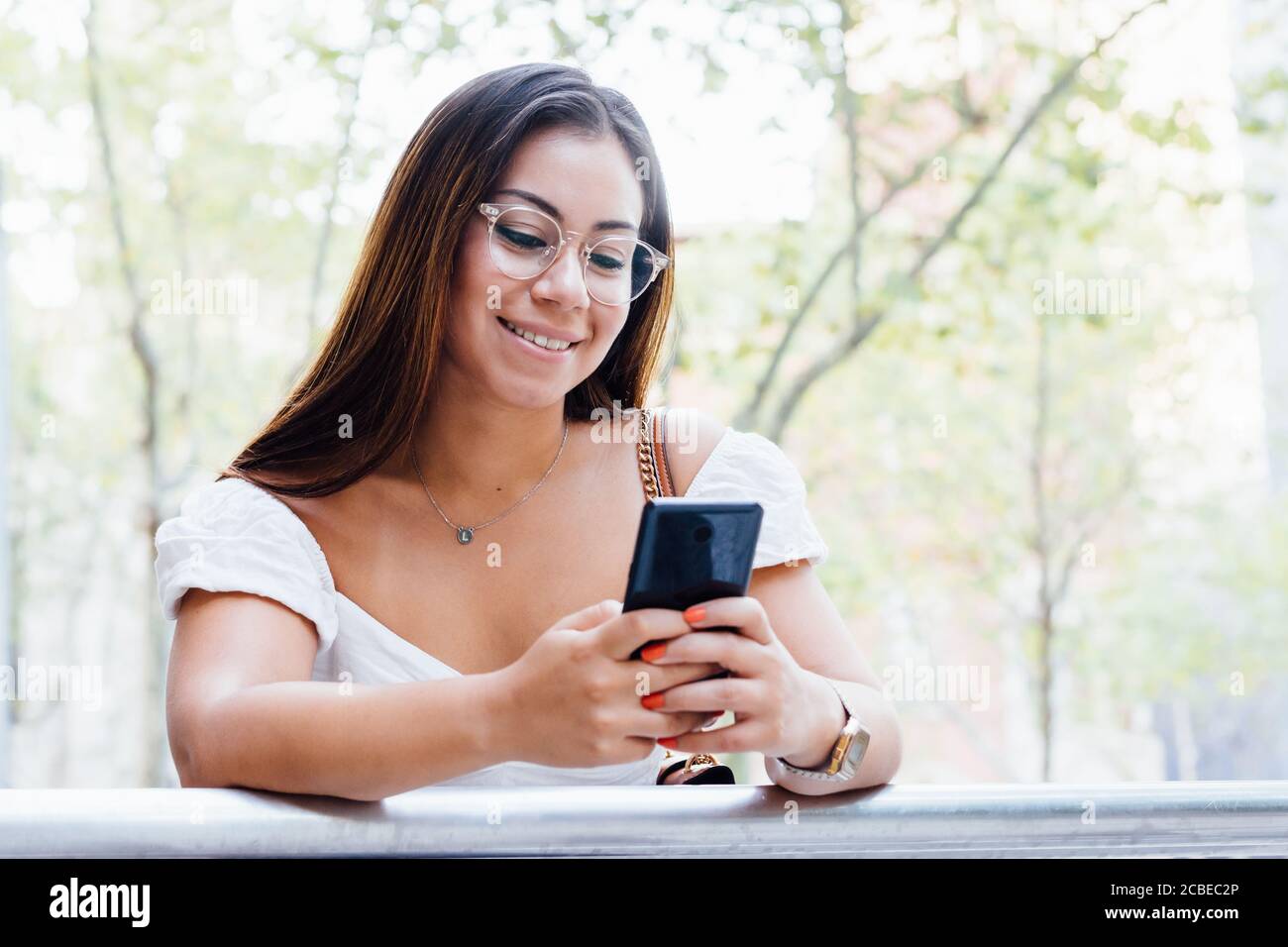 Young mobile woman smartphone hi-res stock photography and images - Alamy