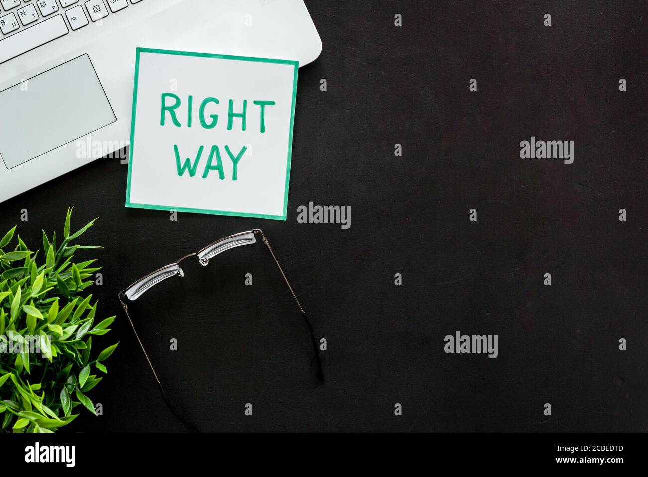 Right way icon on black office desk top view copy space Stock Photo - Alamy