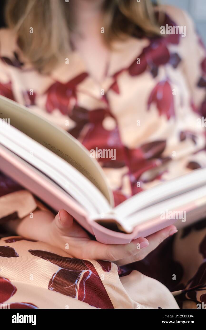 Paper spine hi-res stock photography and images - Alamy