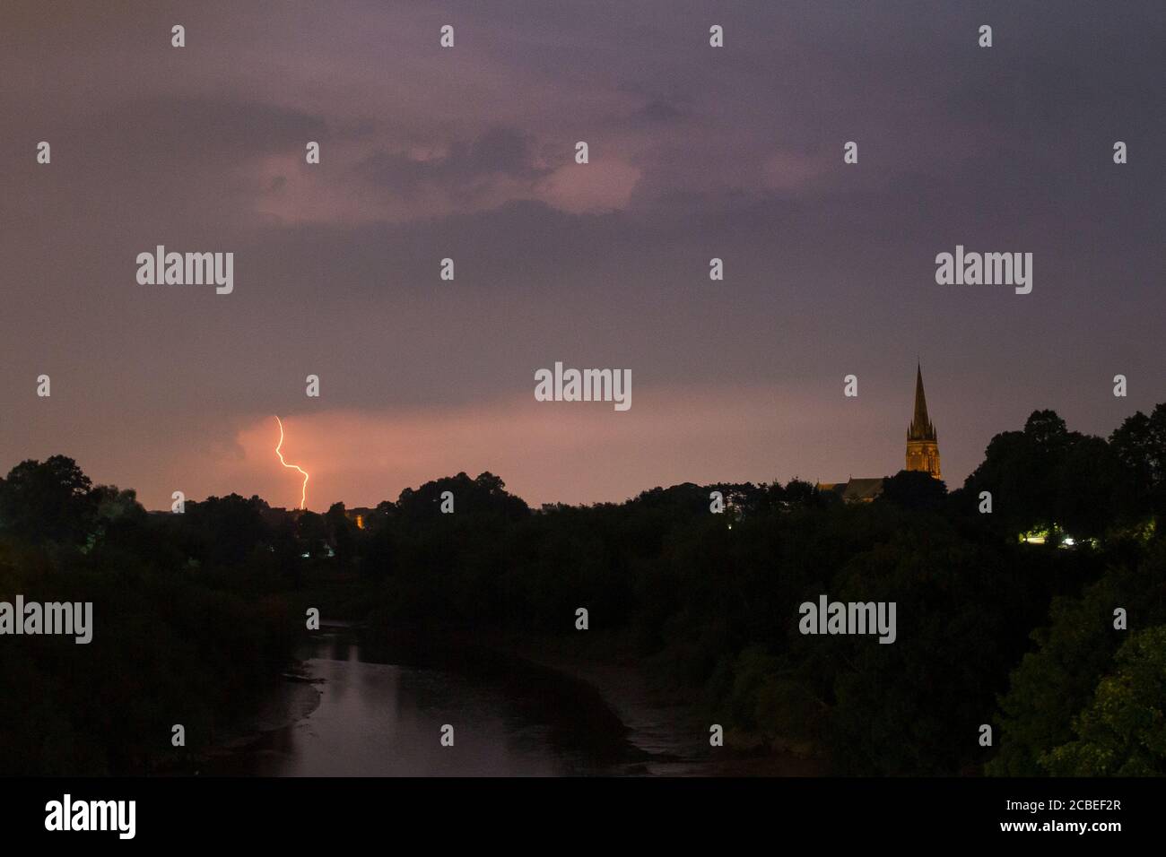 Lightning strike uk hi-res stock photography and images - Alamy