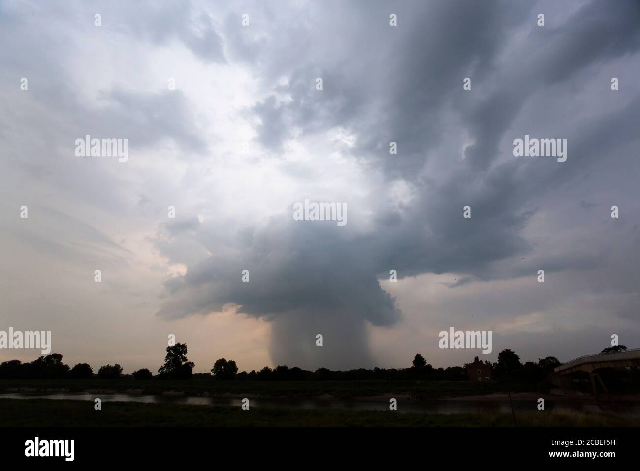 Microburst rain storm hi-res stock photography and images - Alamy