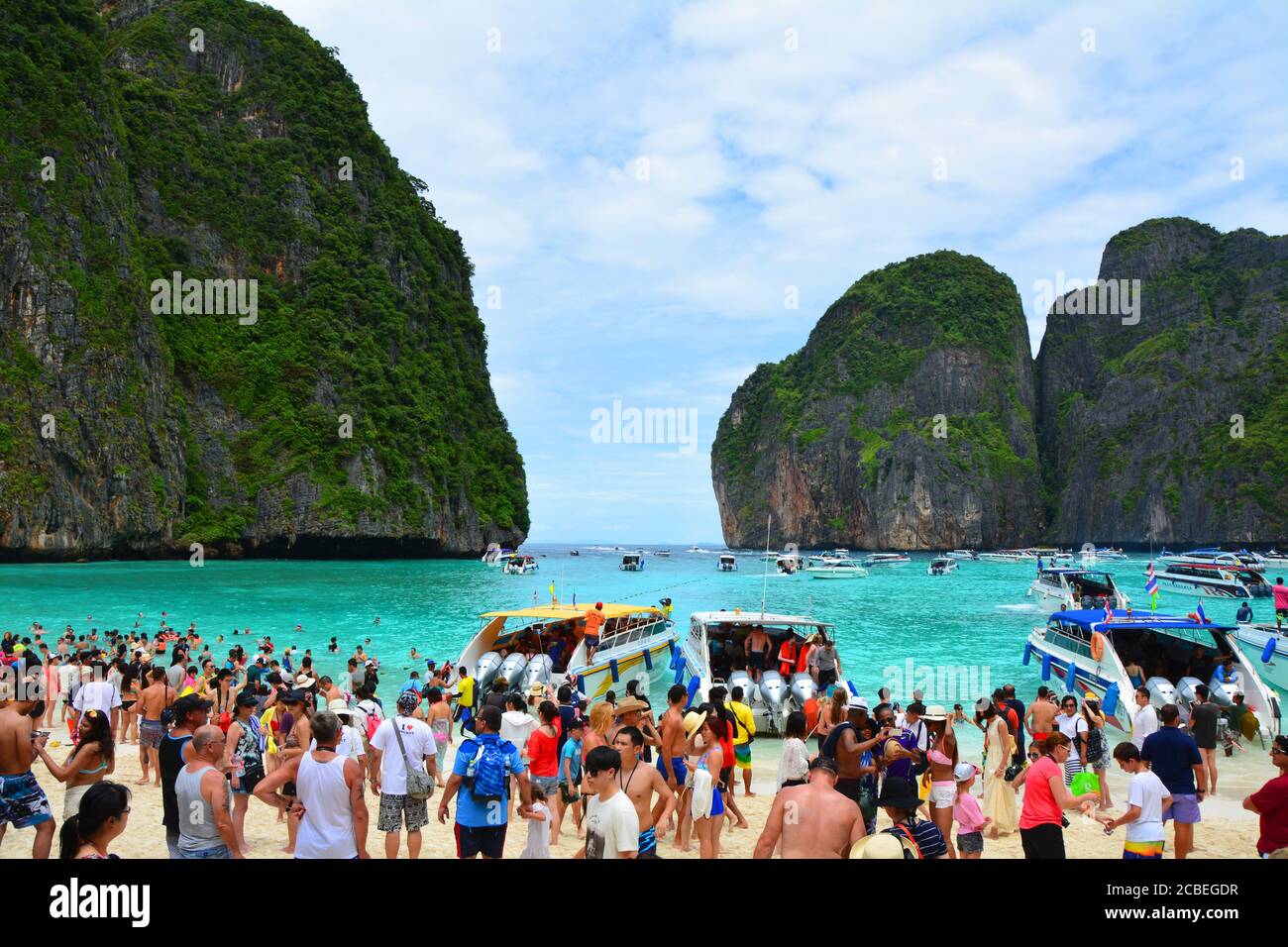 Maya bay thailand closed hi-res stock photography and images - Alamy