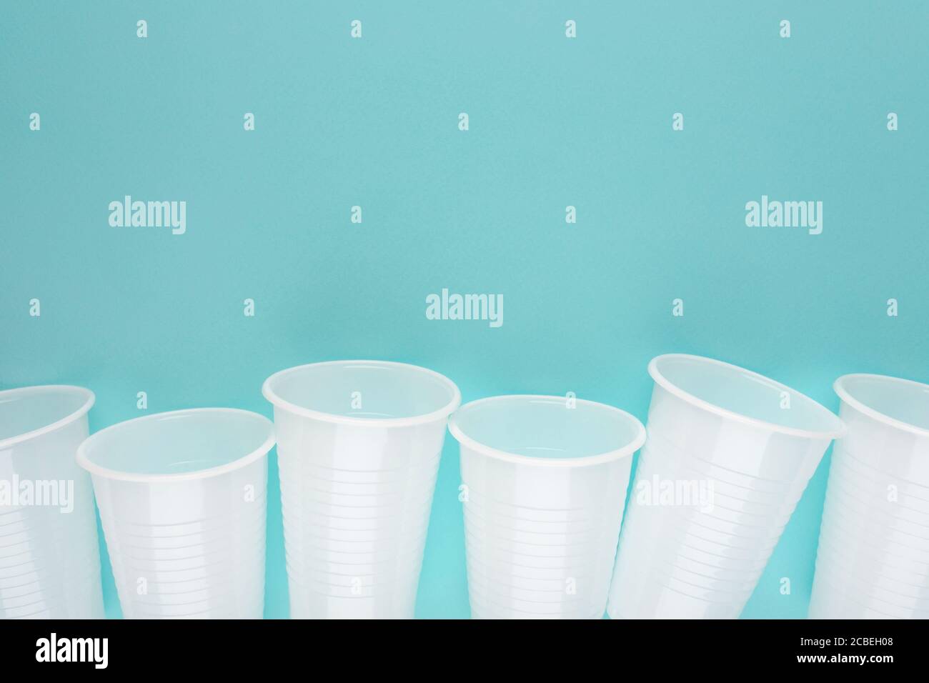 White plastic empty cups laid out in a row Stock Photo - Alamy