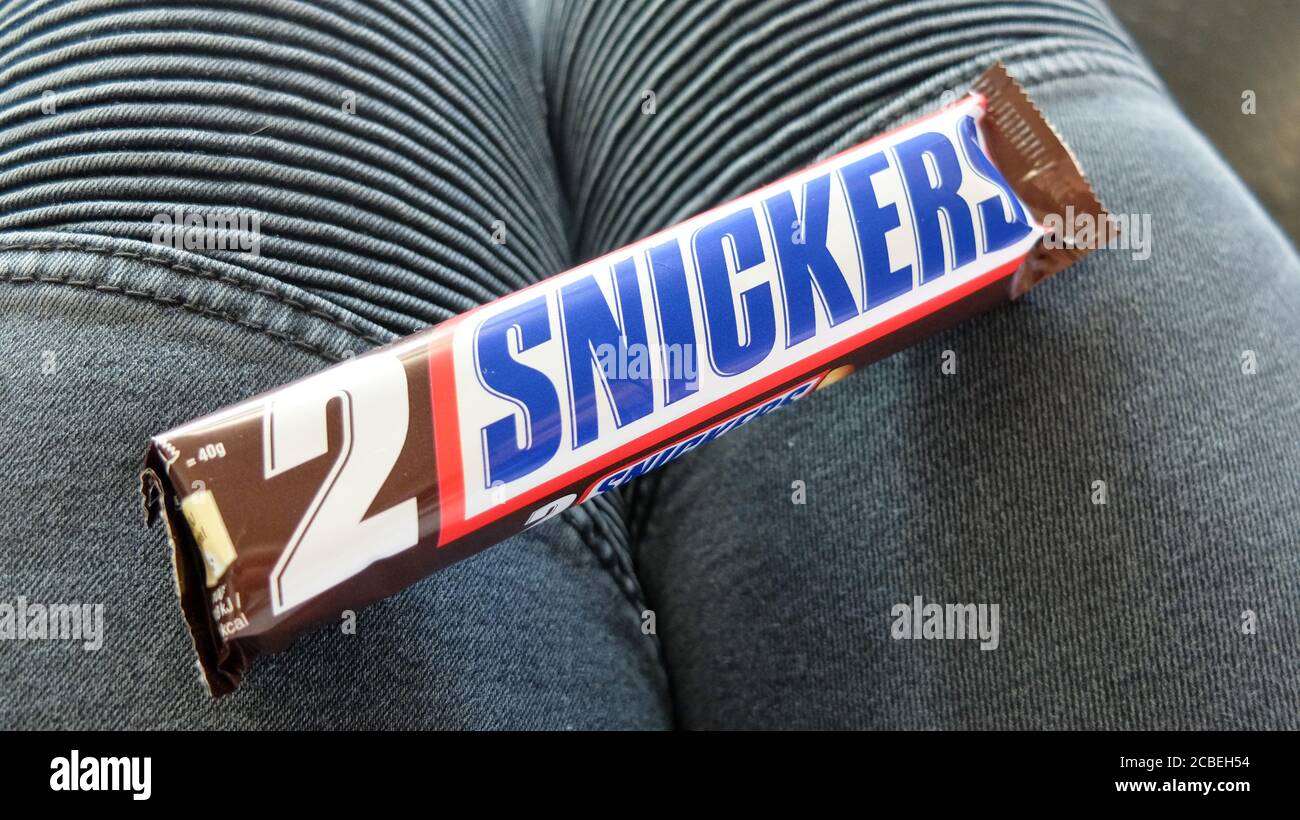 Snickers chocolate and candy bar Stock Photo - Alamy