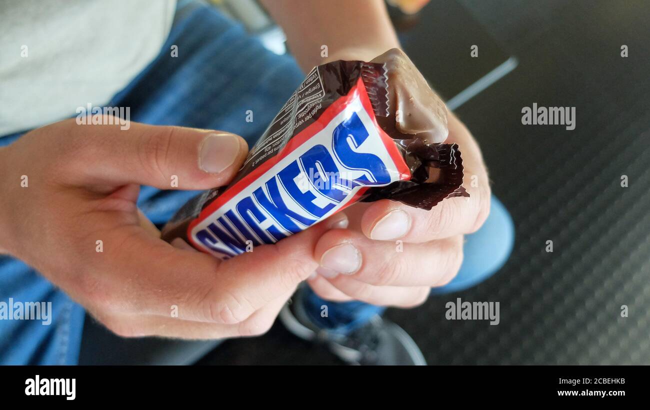 Snickers chocolate and candy bar Stock Photo - Alamy