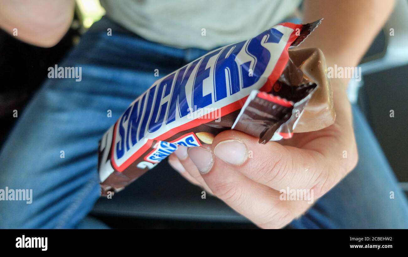 Snickers chocolate and candy bar Stock Photo - Alamy
