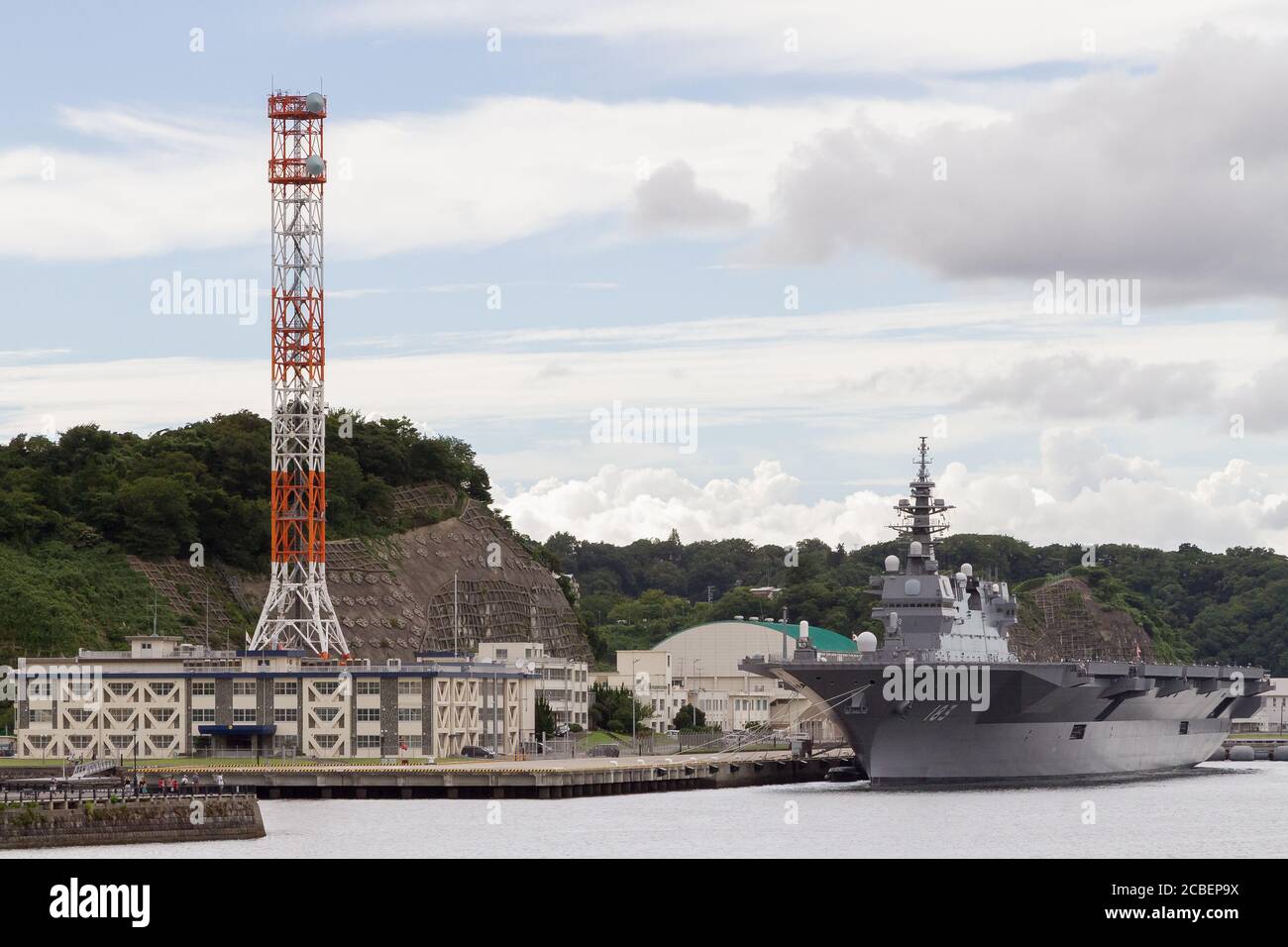 The JS Izumo (DDH 183) and Izumo-class helicopter carrier/destroyer ...