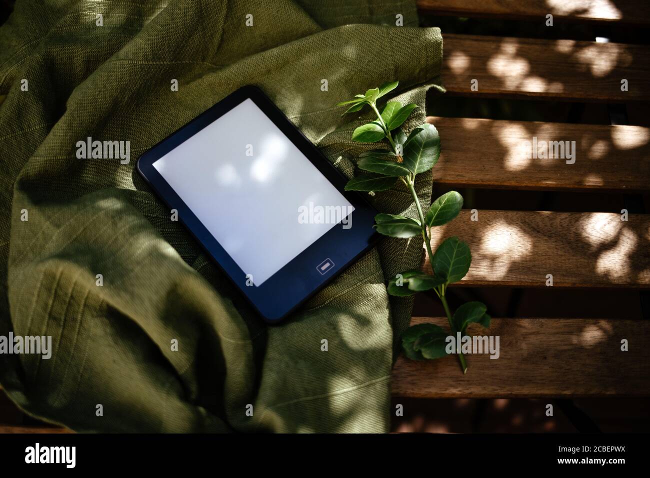 Ereader green screen hi-res stock photography and images - Alamy