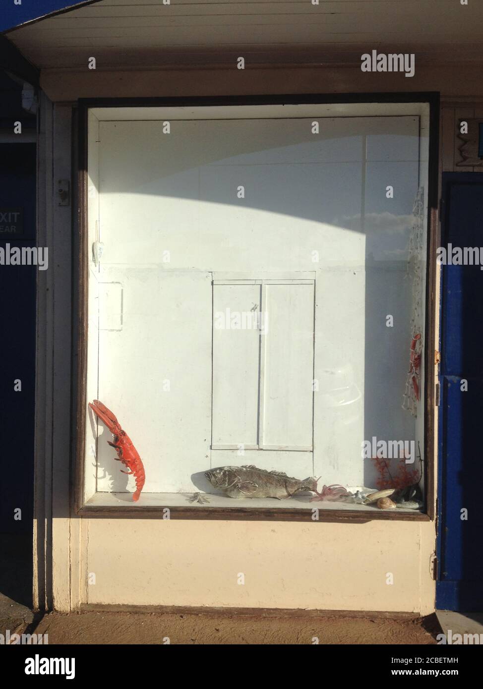 Fish shop display hi-res stock photography and images - Alamy