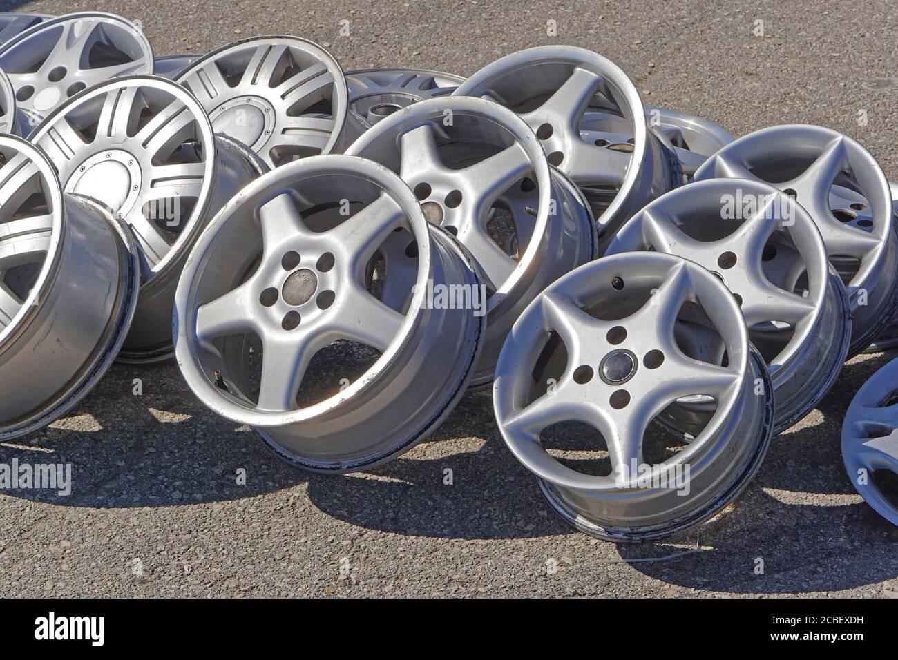 Alloy wheels hi-res stock photography and images - Alamy