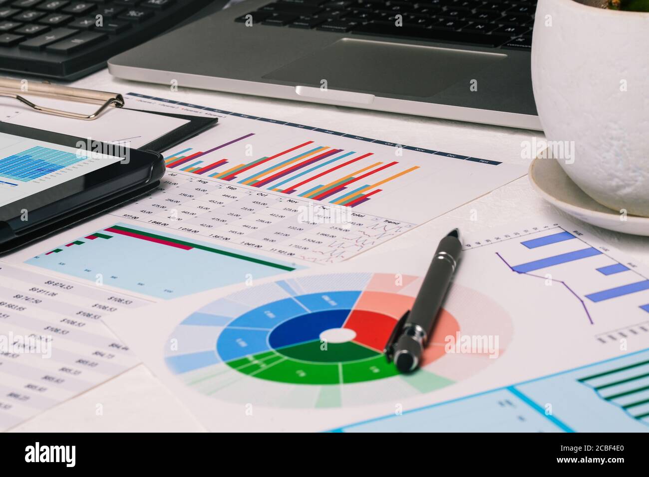 Tables and chart hi-res stock photography and images - Alamy