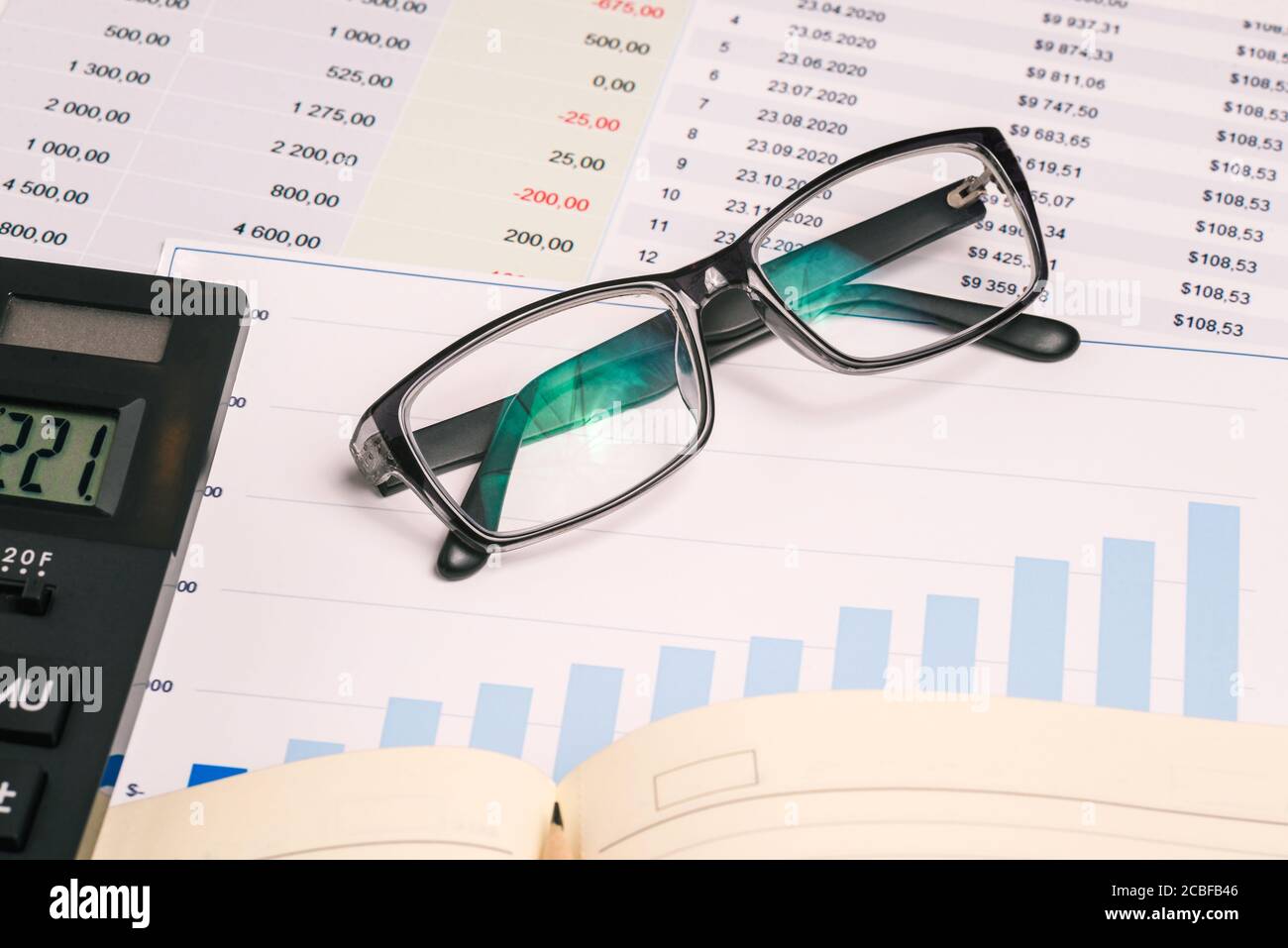 Bank balance computer hi-res stock photography and images - Alamy