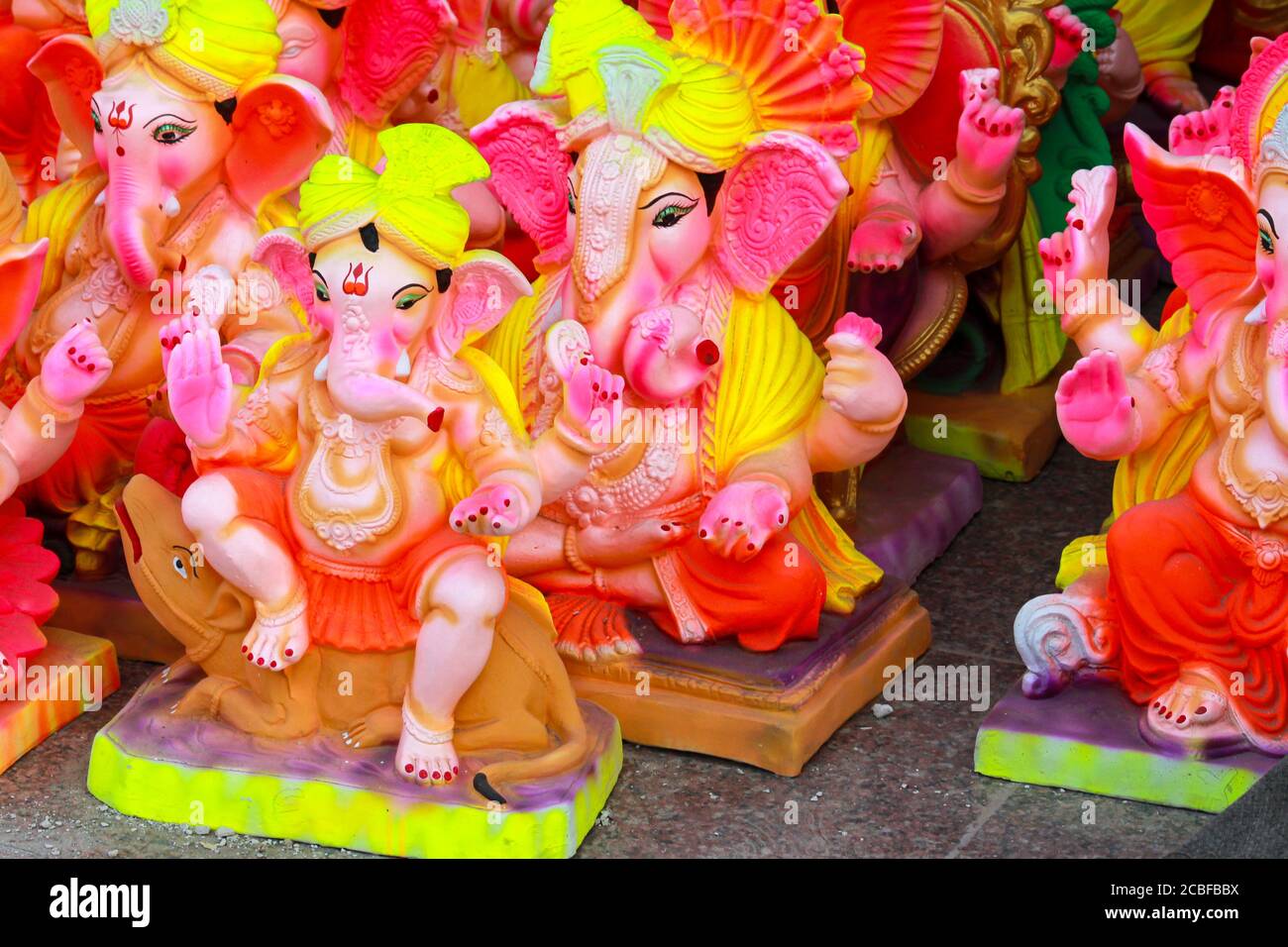Indian coloured statue hi-res stock photography and images - Alamy