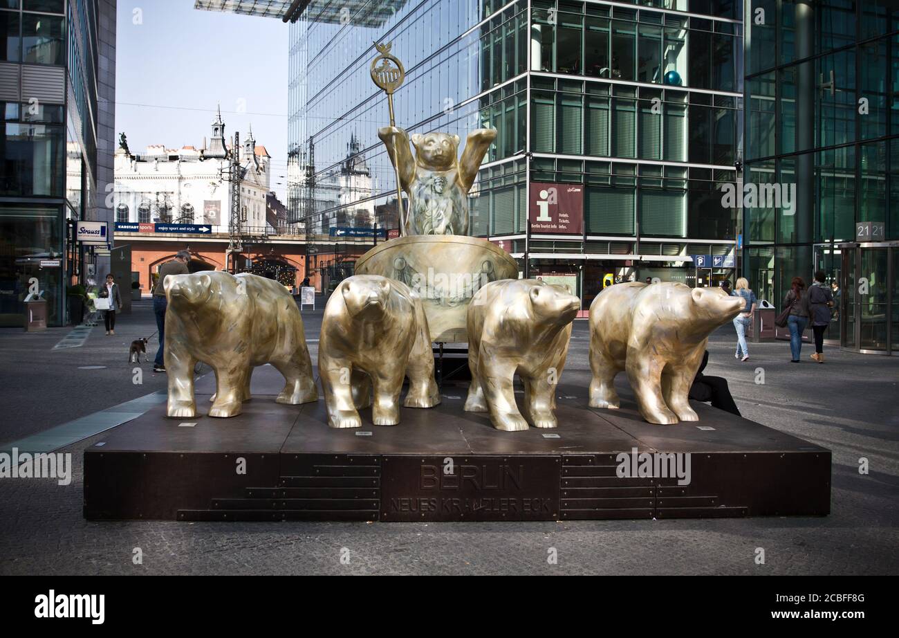 Berlin bear statue hi-res stock photography and images - Alamy