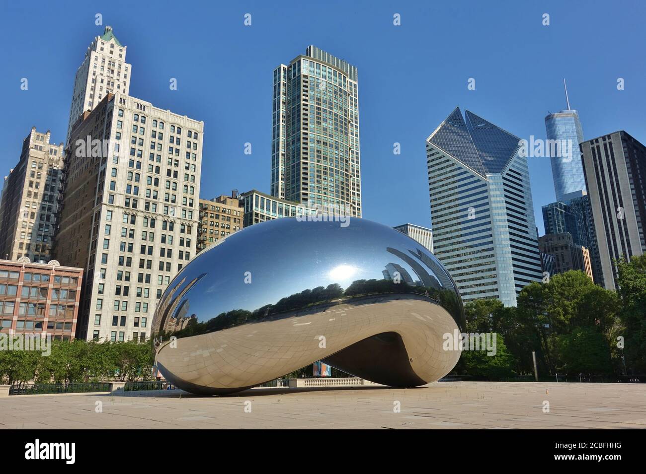 CHICAGO, IL -7 JUL 2020- View of the Cloud Gate sculpture, nicknamed ...