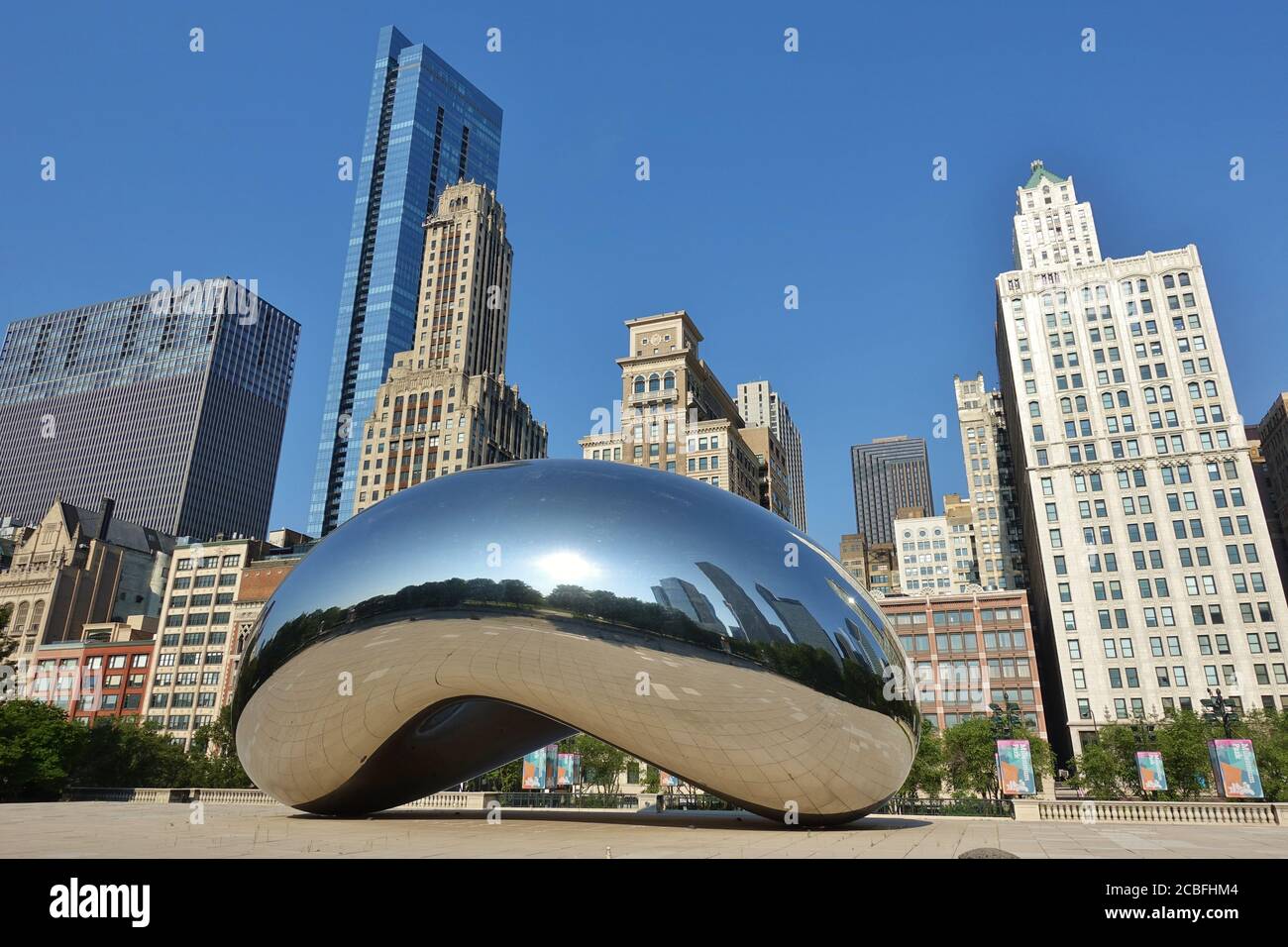CHICAGO, IL -7 JUL 2020- View of the Cloud Gate sculpture, nicknamed ...