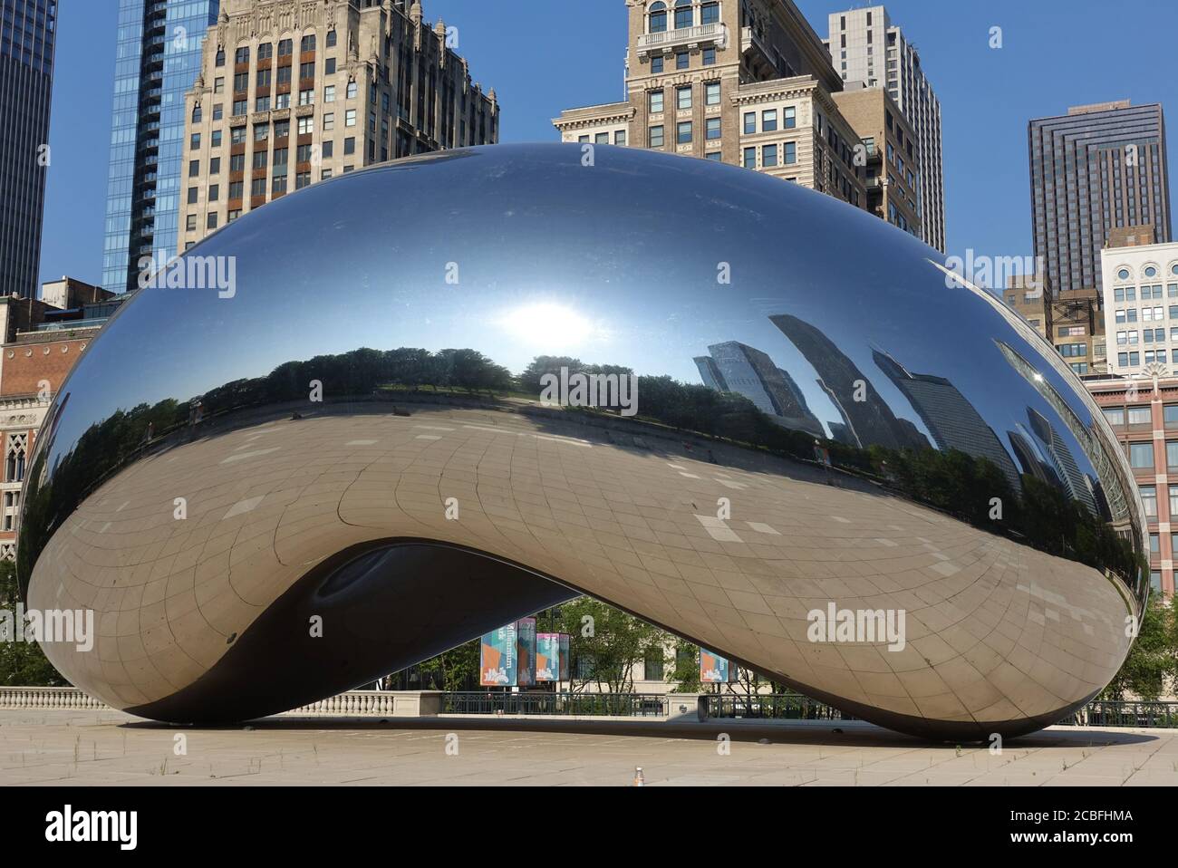 CHICAGO, IL -7 JUL 2020- View of the Cloud Gate sculpture, nicknamed ...
