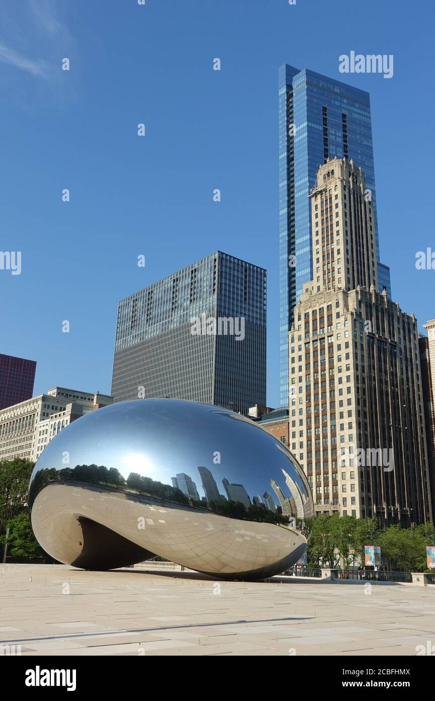 CHICAGO, IL -7 JUL 2020- View of the Cloud Gate sculpture, nicknamed ...