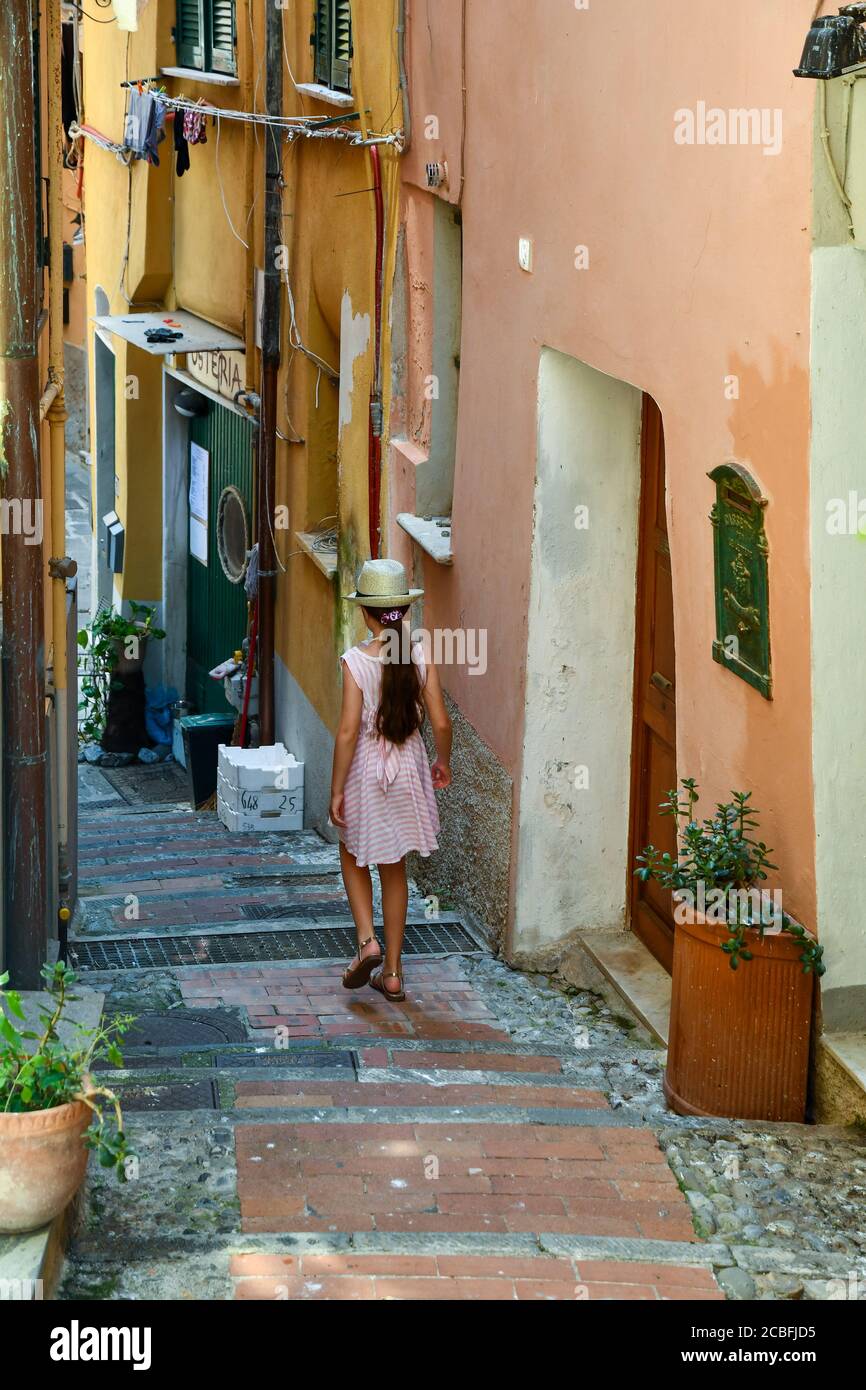Back alley between houses hi-res stock photography and images - Alamy