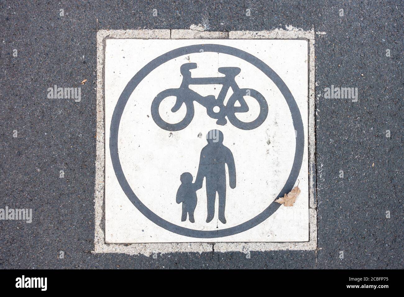 Pavement route hi-res stock photography and images - Alamy