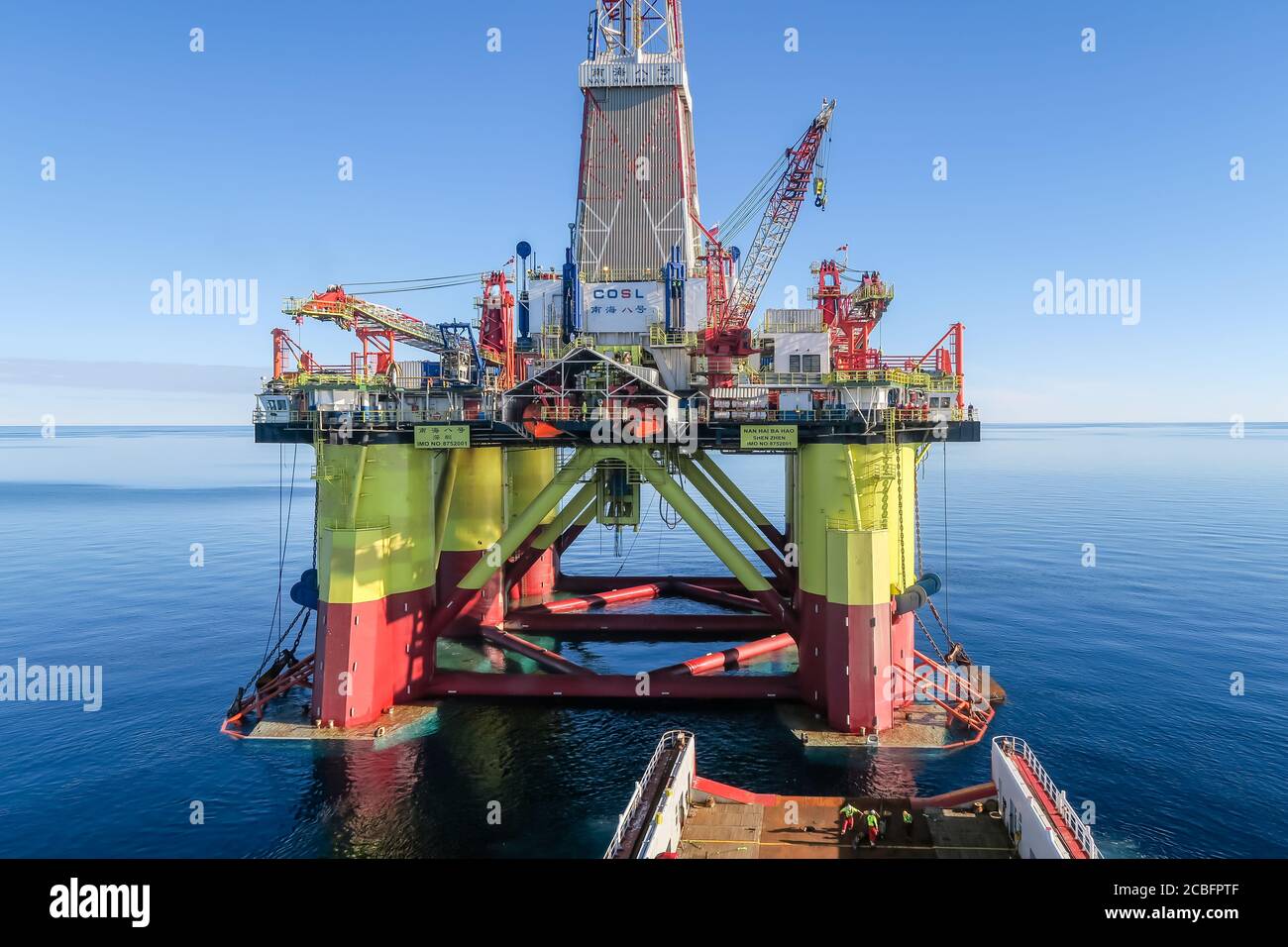 Semi submersible rig hi-res stock photography and images - Alamy