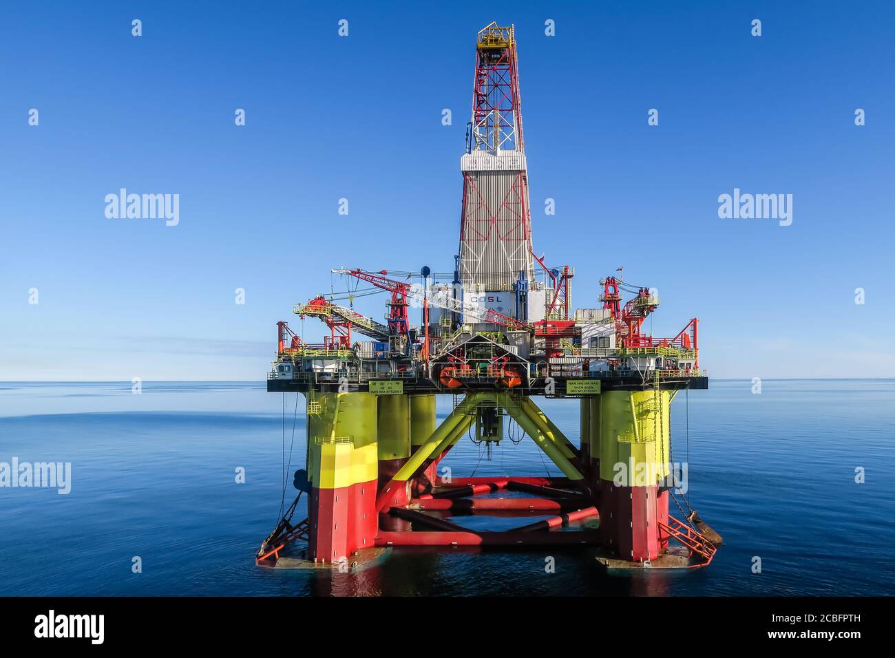 Semi submersible rig hi-res stock photography and images - Alamy