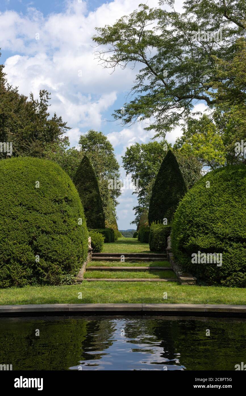 Topiary Tree Park High Resolution Stock Photography and Images - Alamy