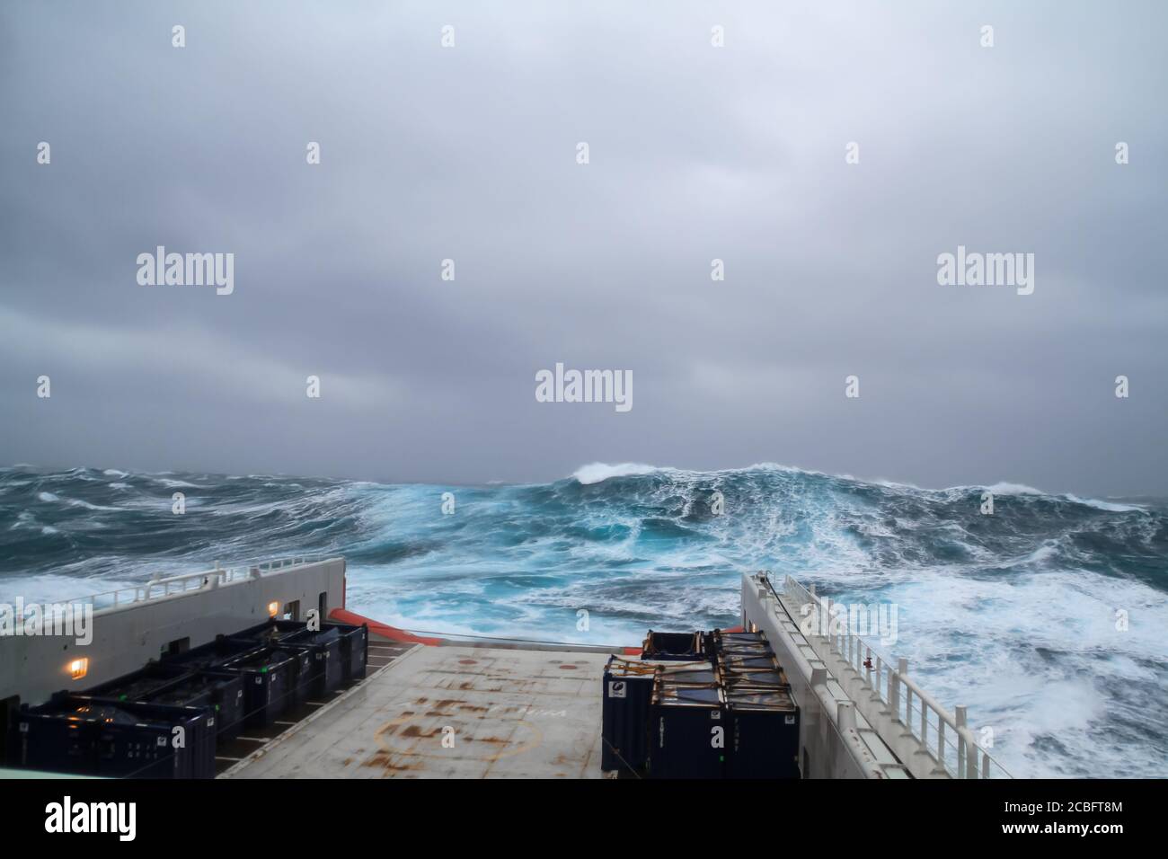 Meter high waves hi-res stock photography and images - Alamy