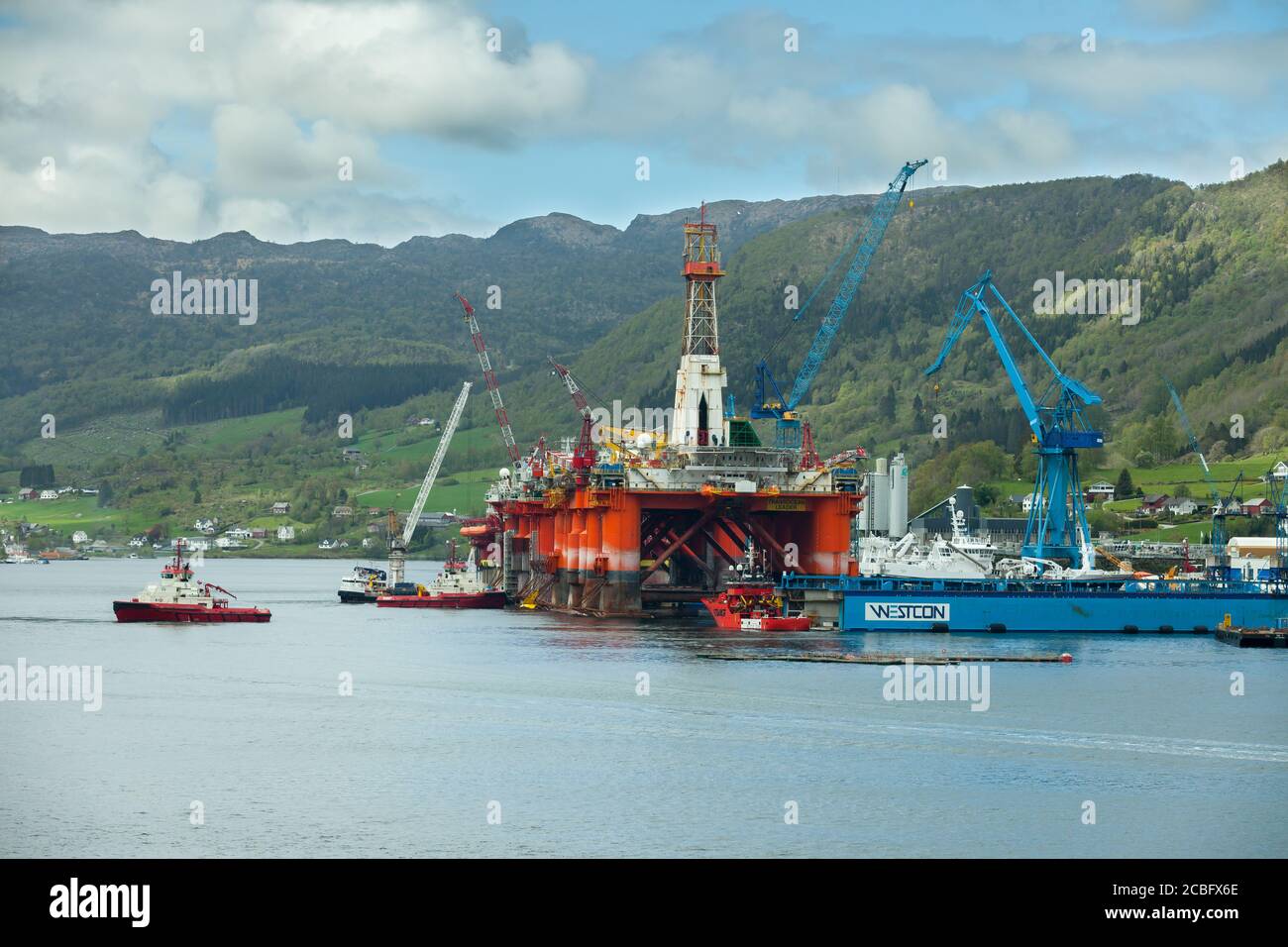 Semi submersible platform hi-res stock photography and images - Alamy
