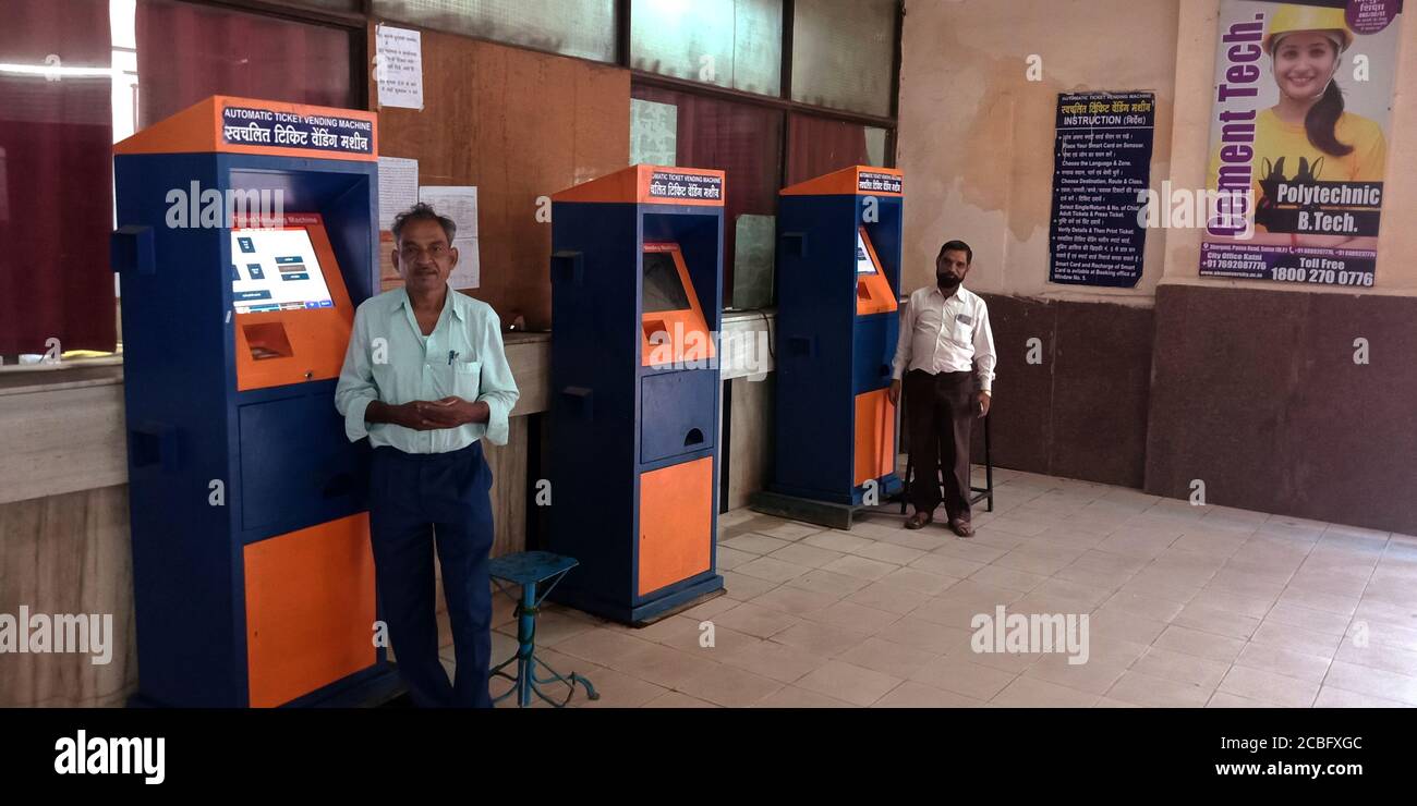 Platform Ticket Machine High Resolution Stock Photography and Images ...