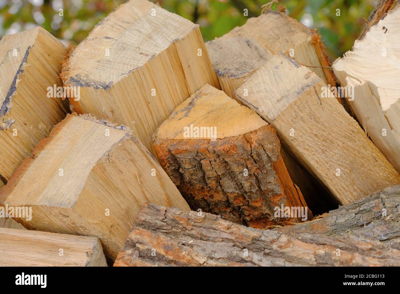 Bunch of firewood hi-res stock photography and images - Alamy