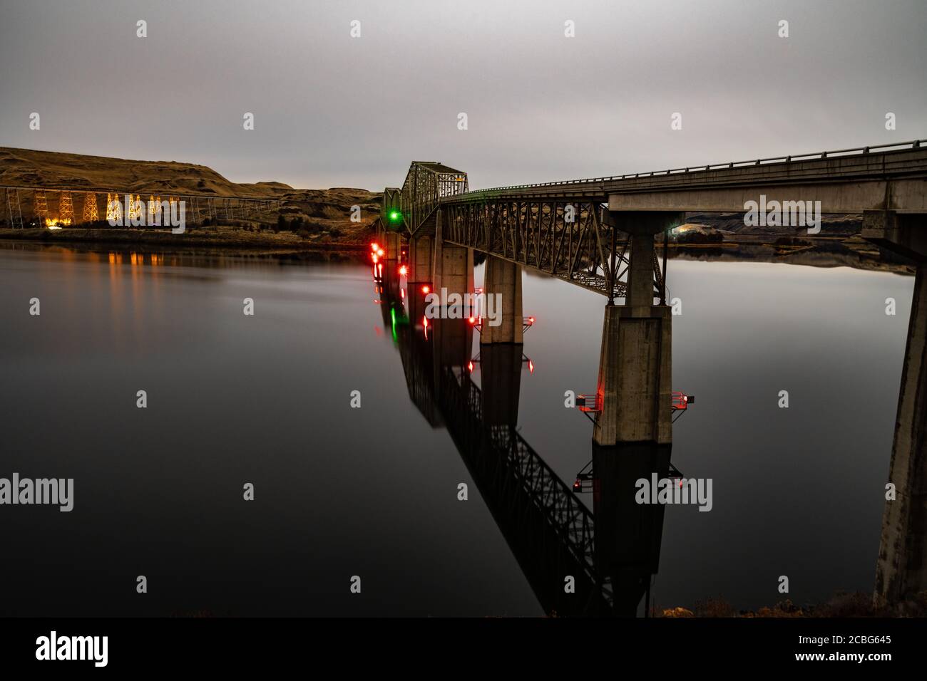 Bridge over Snake River at Lyons Ferry, WA Stock Photo - Alamy