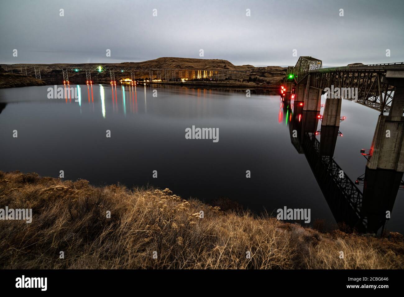 Bridge over Snake River at Lyons Ferry, WA Stock Photo - Alamy