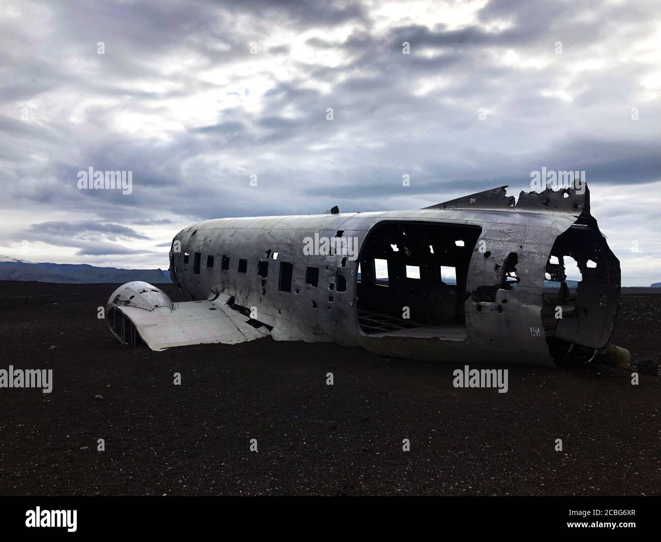 Abandoned Plane on Black Sand Beach In Iceland (Rear Stock Photo - Alamy