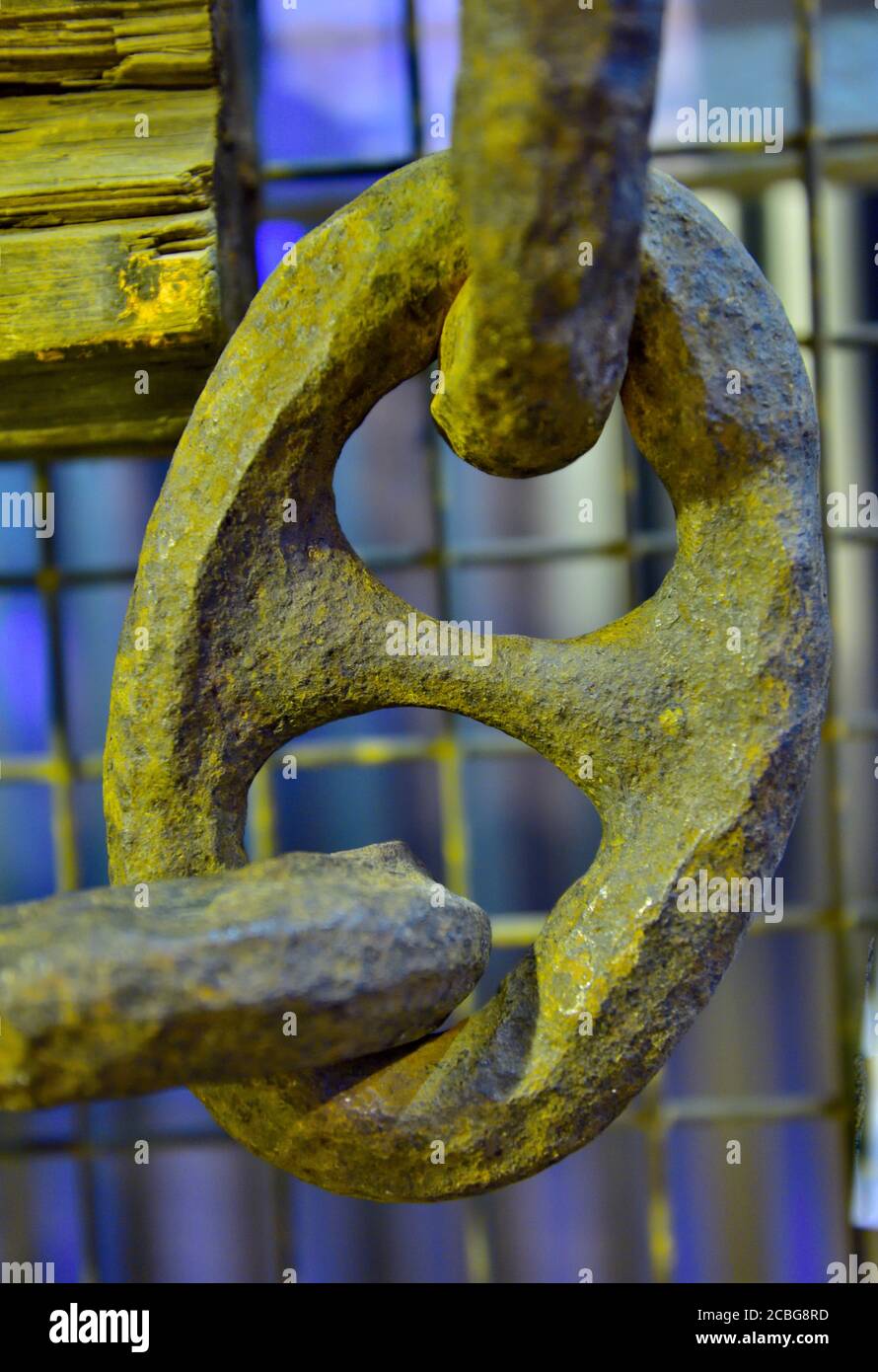 Heavy chain hi-res stock photography and images - Alamy