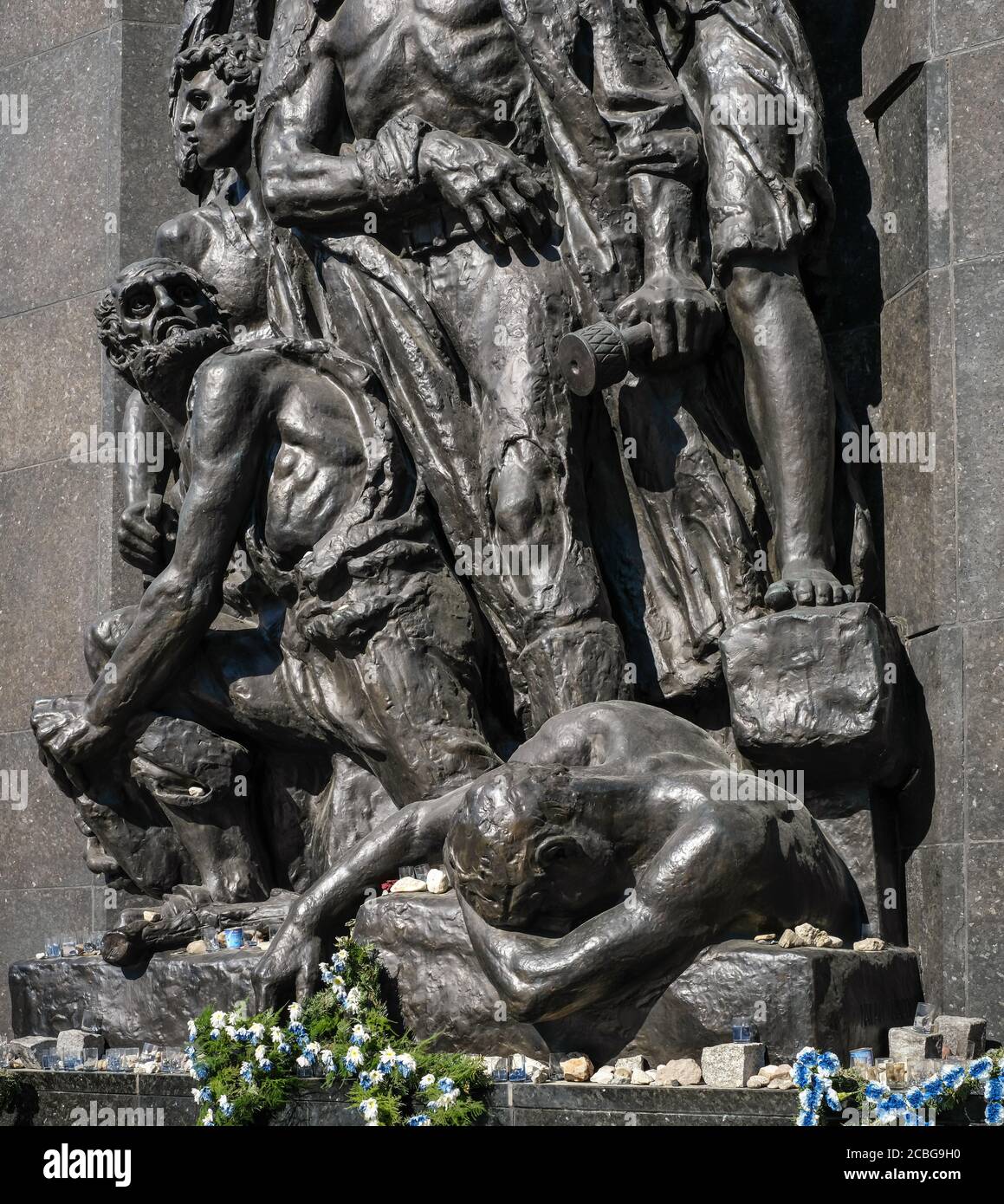 Monument to the ghetto heroes hi-res stock photography and images - Alamy