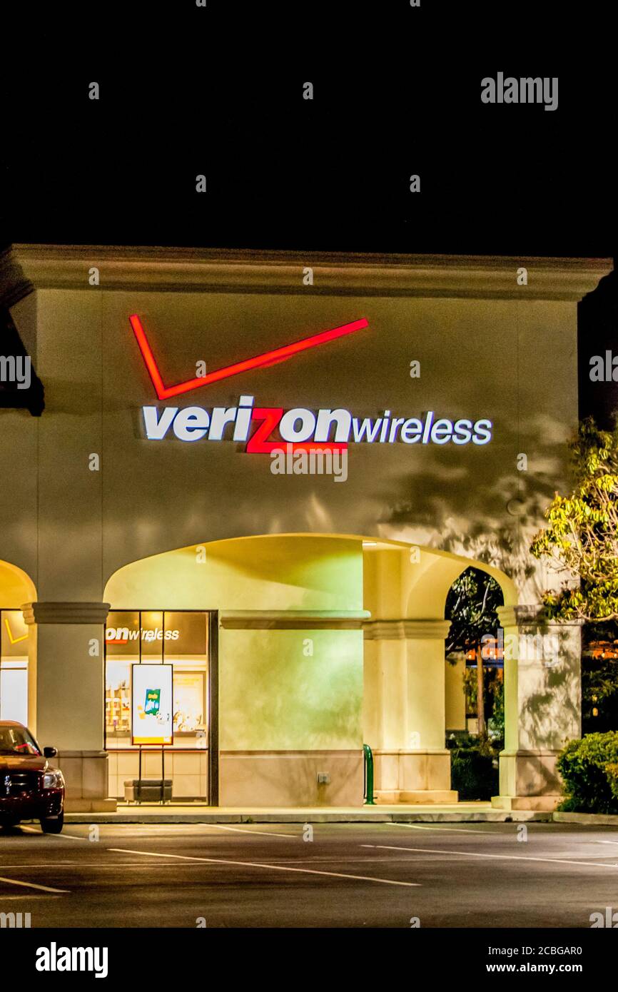 Verizon store sign hi-res stock photography and images - Alamy