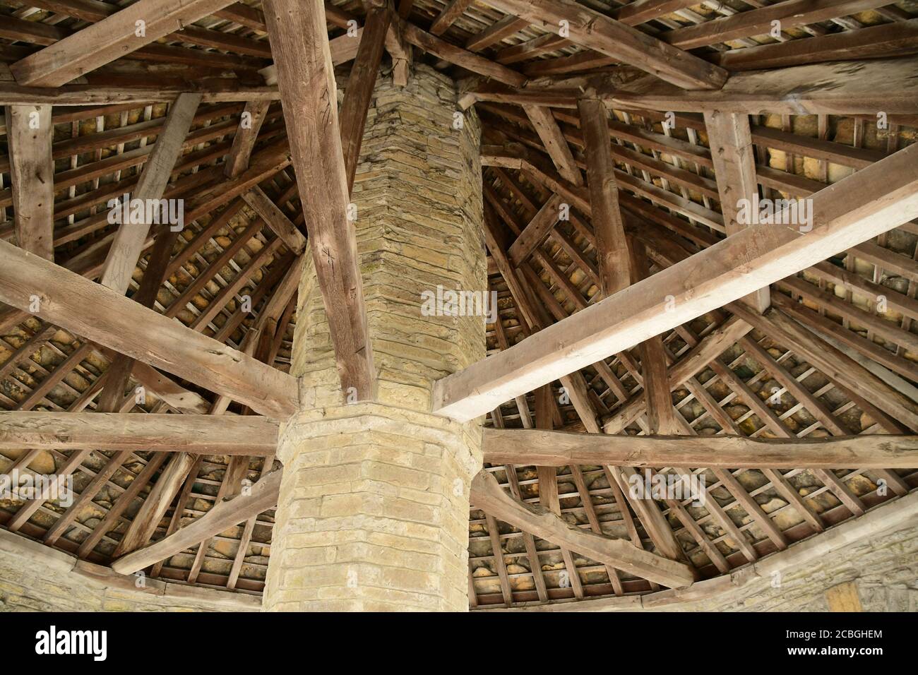 Octagonal shaped roof hi-res stock photography and images - Alamy